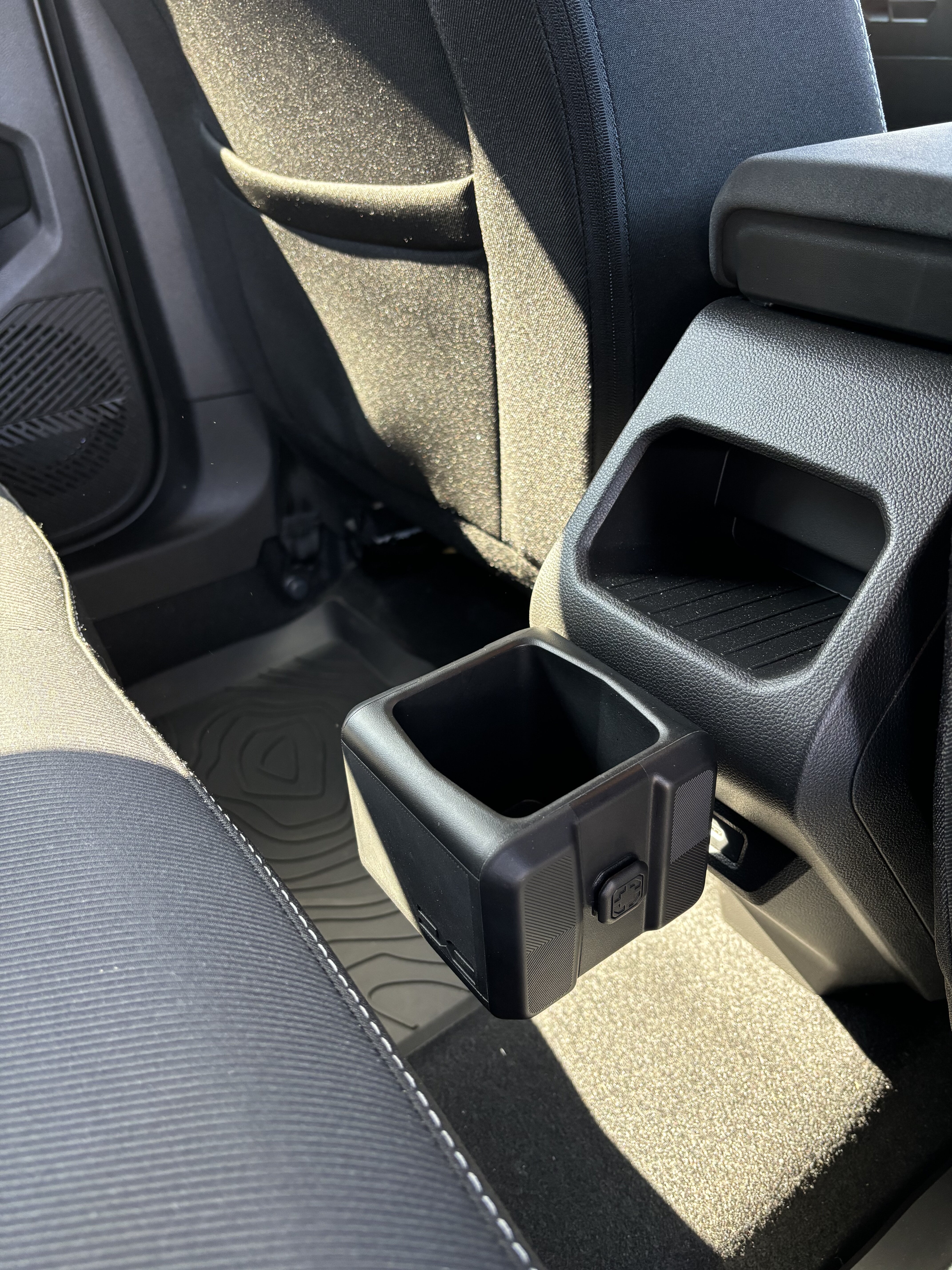 Test Drive Dacia Duster 3 HEV 140: SUV hibrid de la Mioveni bun la